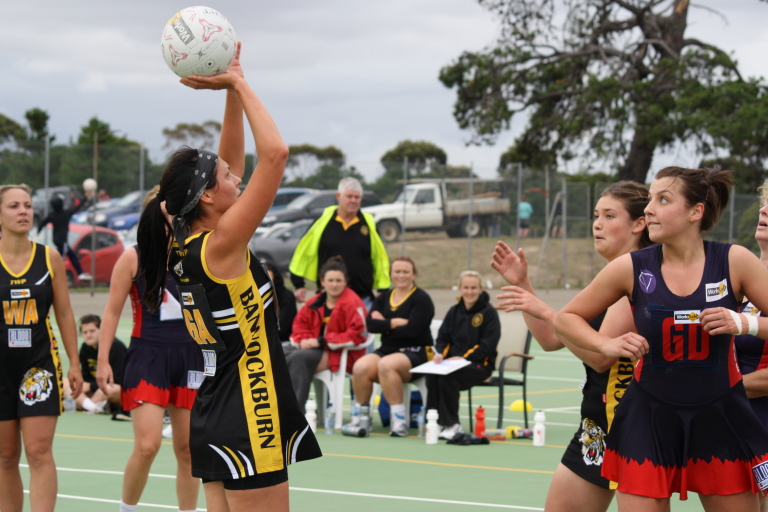 Inverleigh wins in the last minute - Geelong and District Football ...